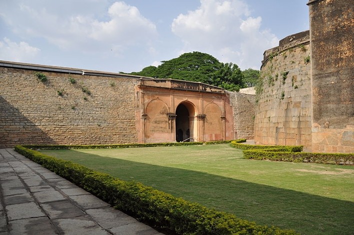 Bangalore Fort, Next to Victoria Hospital Gate, Krishna Rajendra Road ...