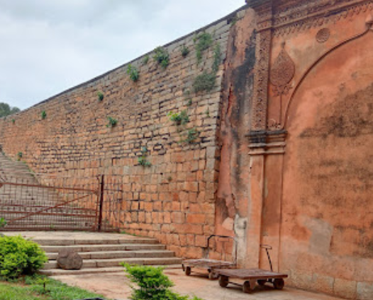 Bangalore Fort, Next to Victoria Hospital Gate, Krishna Rajendra Road ...