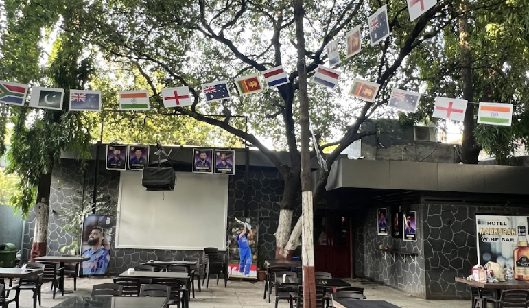 Madhuban Wine Bar, Murtizapur Road, Kirti Nagar, Akola, Maharashtra, 444001