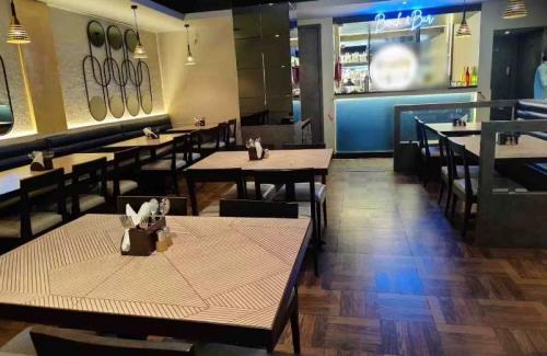 Bench Bar, Plot 89, Unit 4, Shivai Dongre Industrial Estate, Andheri ...