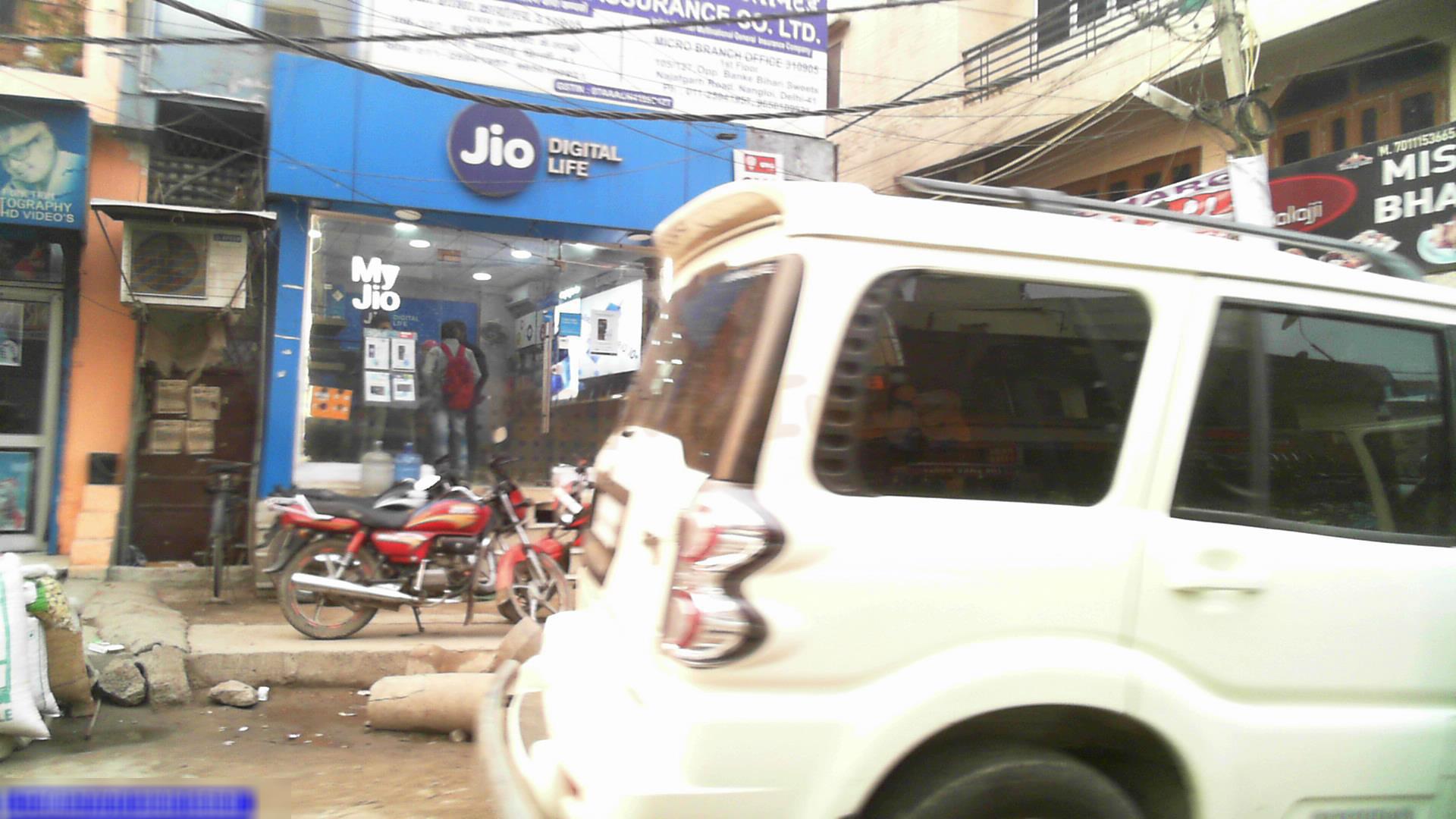 My Jio Store, 127105, Main Nazafgarh Road, Nangloi, New Delhi, Delhi ...