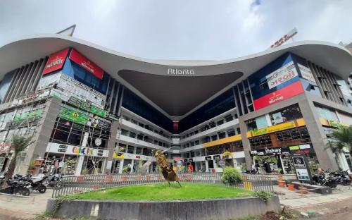 Atlanta Shopping Mall, E 2402 Abhisek 3, Sudama Chowk, Mota Varachaa ...